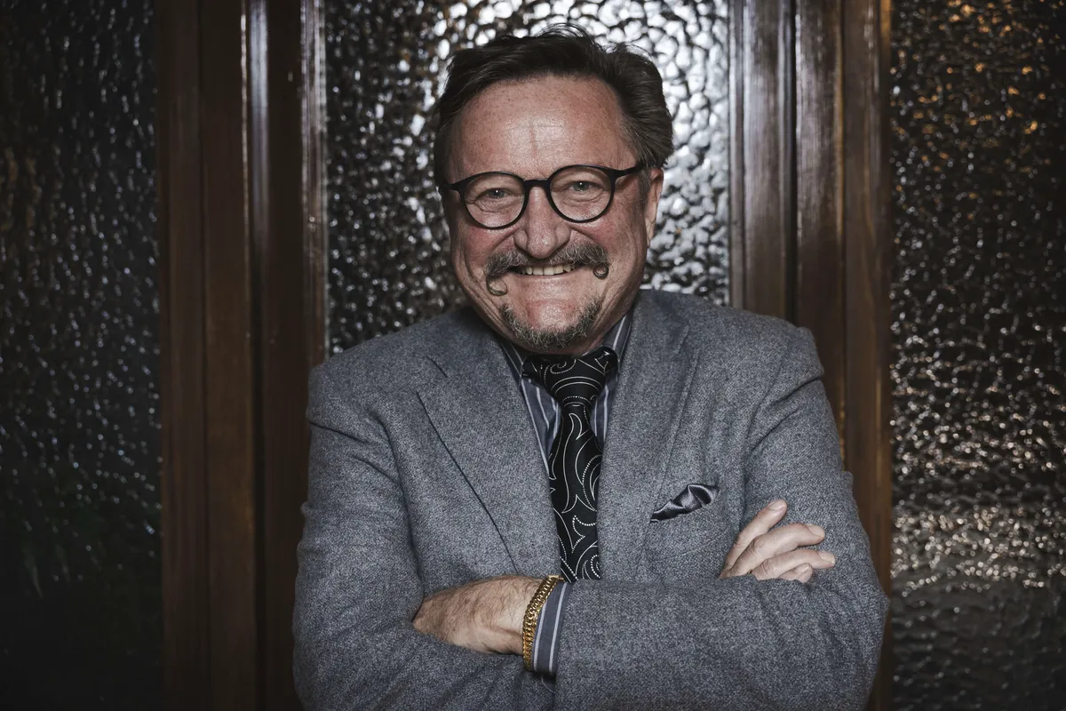 Monimiljonääri Asko Schrey vastustaa naisten pääsyä Suomalaisen Klubin ...