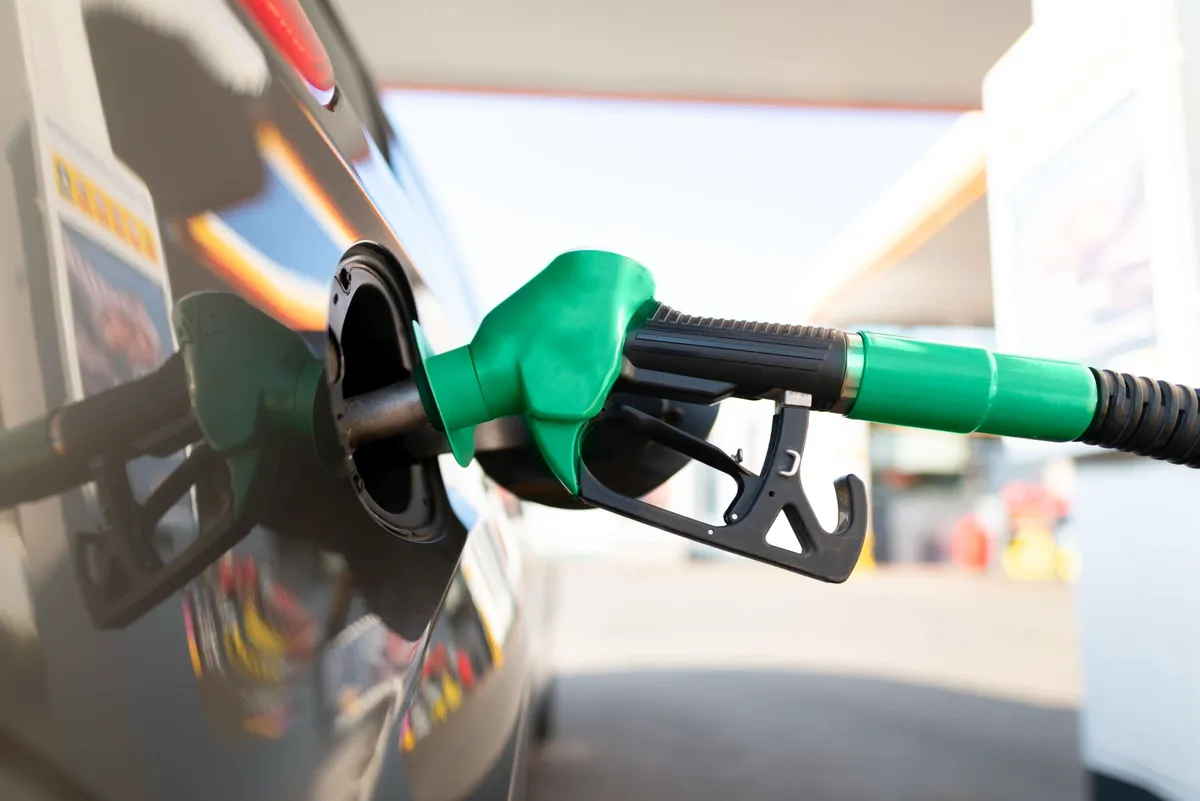 Koodarit unohtivat karkauspäivän: bensa-asemat kaatuivat | Tivi