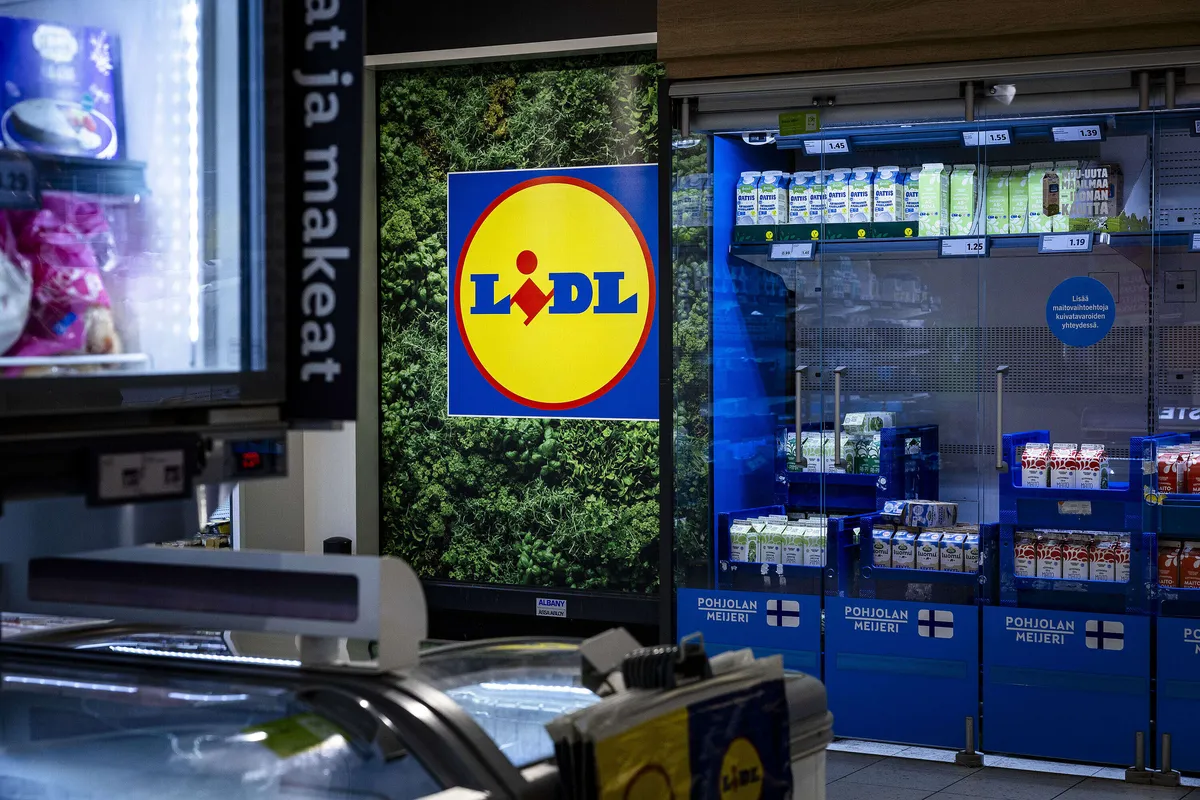 K-kaupat ja S-ryhmä laskivat hintojaan, Lidl ei – Lidl julistaa silti ...