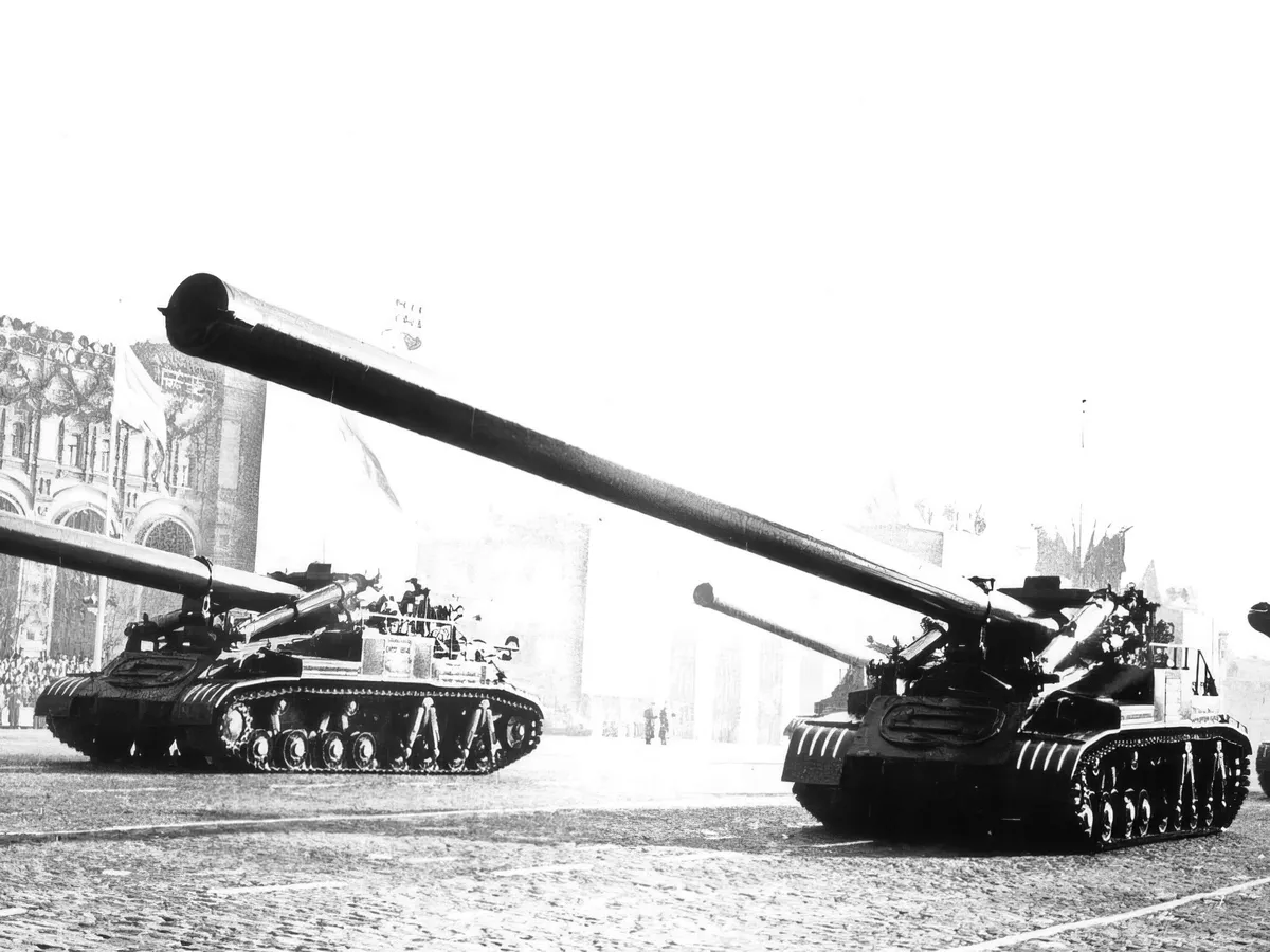 Neuvostoliiton supertykki 2B1 Oka oli suunniteltu laukaisemaan 750 ...