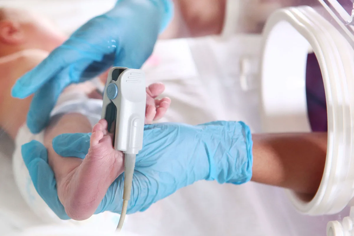 Tutkimus: Heti syntymän jälkeen saatu tehohoito lisää jonkin verran ...