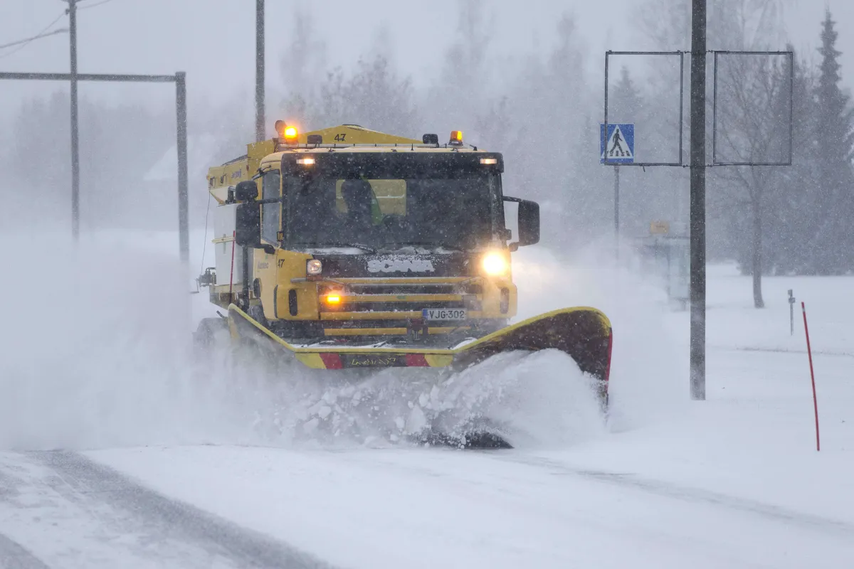 Teiden talvihoitoon valmistaudutaan jo kovalla tohinalla – nämä ovat ...