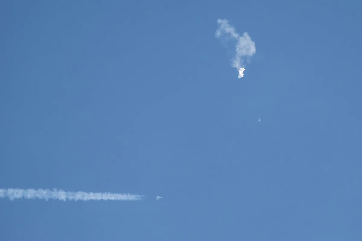 Ilmaherruush vitt j F 22 Raptor Nousi 58 000 Jalkaan AIM 9X