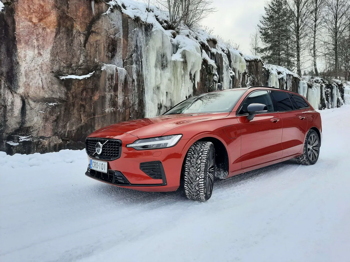 Kiihtyvyys 0–100 km/h 4,6 s, teho 455 hv – Tällainen on Volvo V60 ...