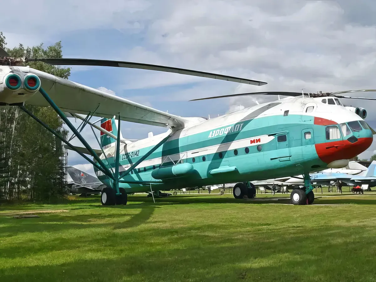 Mil V-12 oli hirviömäinen neuvostokopteri, jolla piti kuljettaa ...