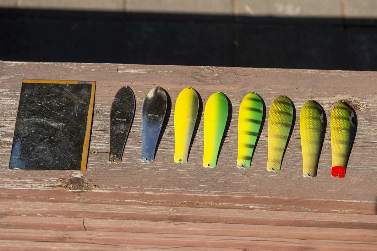 Näin valmistetaan lähes 100 vuotta vanha Kuusamon Uistimen Professor ...