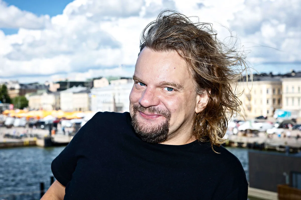 Ismo Leikola on vienyt multitaskauksen aivan uudelle tasolle ...