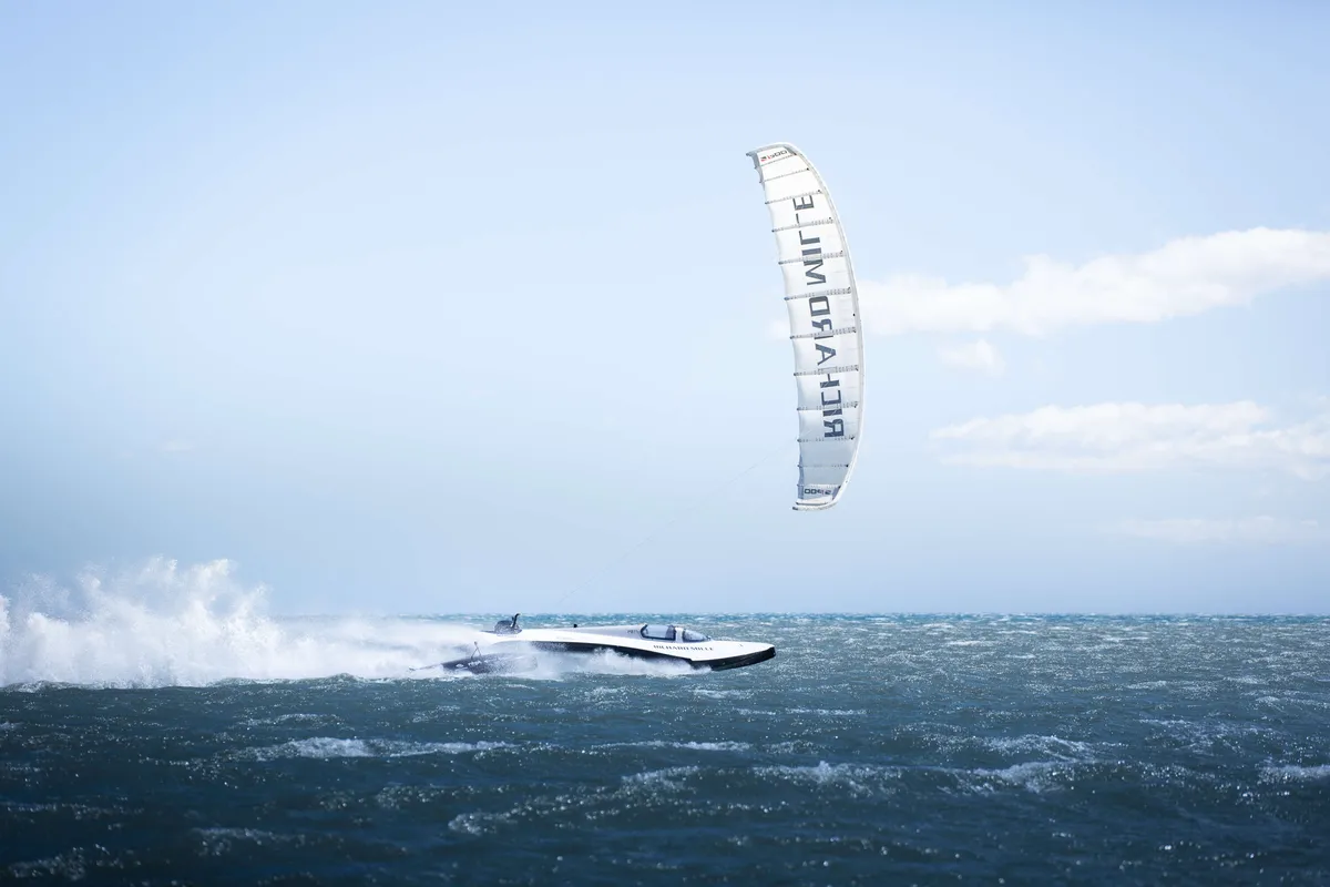 Poikkeuksellinen purjevene lähestyy maailmanennätystä: huippunopeus 108 ...