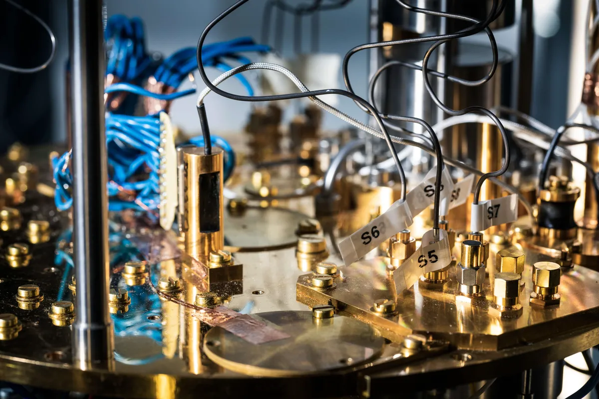 Suomalainen kvanttiyritys teki maailmanennätyksen – Tiivisti piirit ennätyksellisen lyhyiksi ...