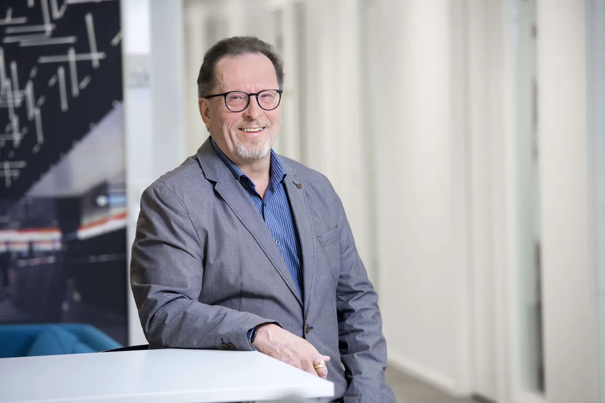 Ari Vainikka, 66, jatkaa työntekoa ja niin myös monet hänen kollegansa ...