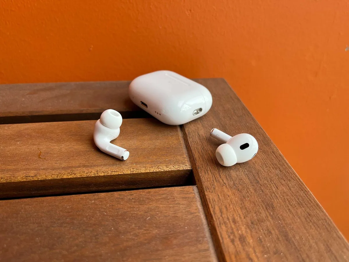 Applen Airpodit voivat toimia pian myös kuulolaitteena | Mikrobitti