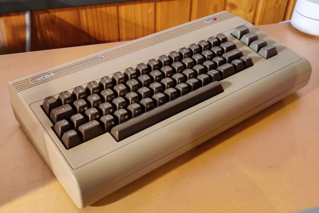 Haluaisitko ostaa legendaarisen Commodore 64 -retrokoneen? | Mikrobitti