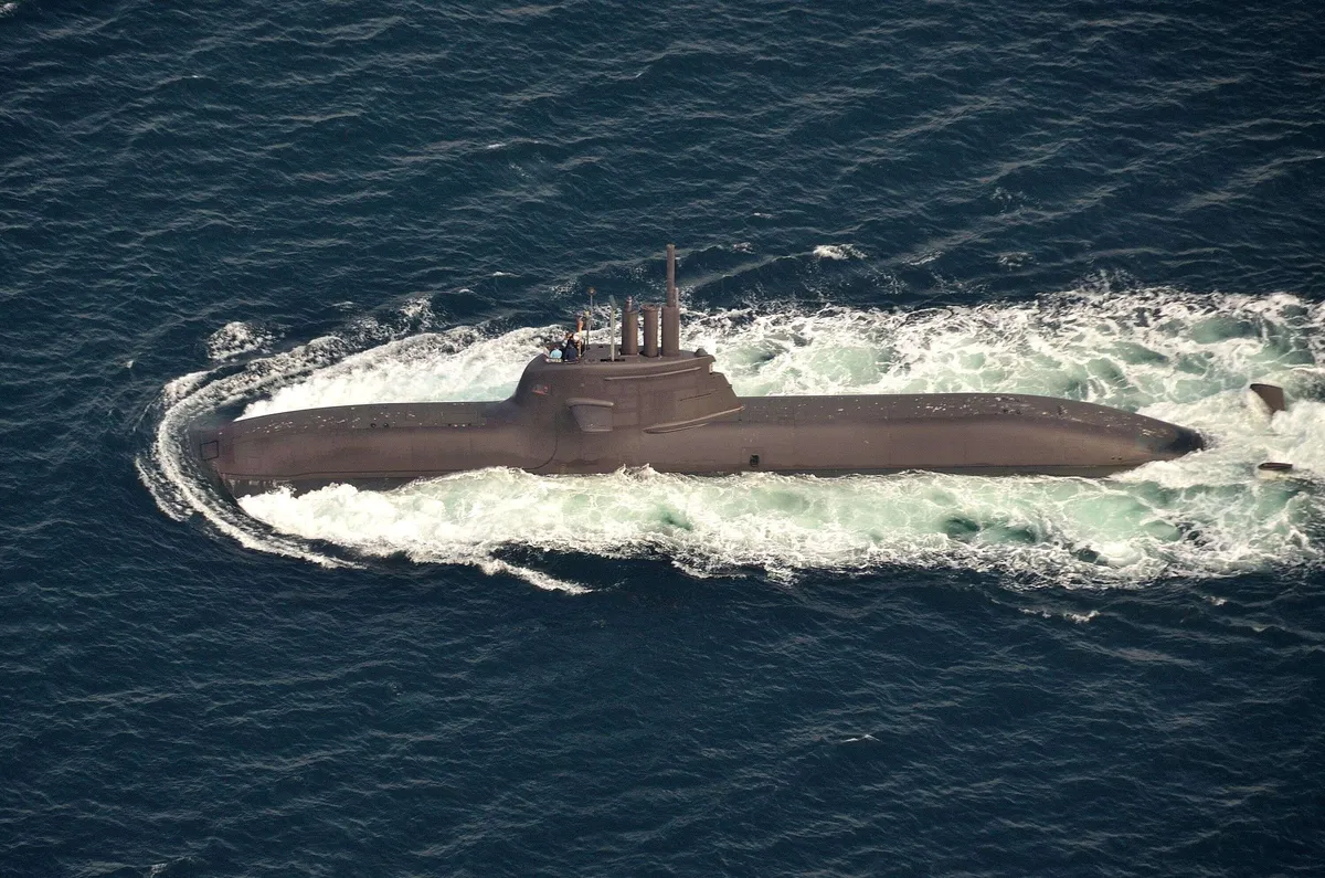 Sukellusveneen hiljainen propulsio, joka toimii magneettikentän ...