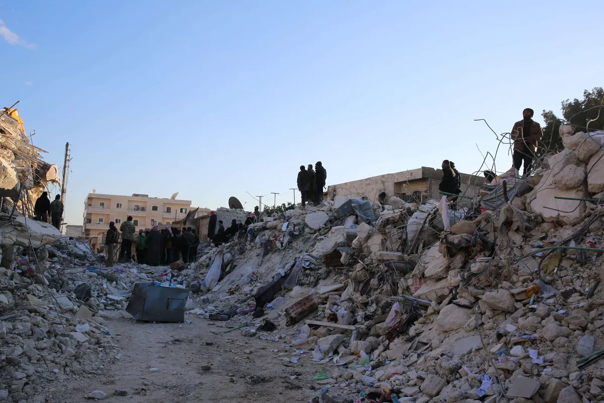 Turkin ja Syyrian maanjäristyksissä kuollut jo yli 15 000 ihmistä ...