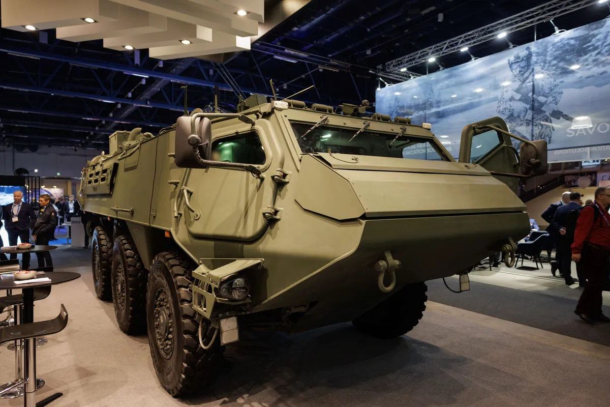 Panssariajoneuvolla kovaa kysyntää: Patria tarjoaa uudenlaista 6x6 ...