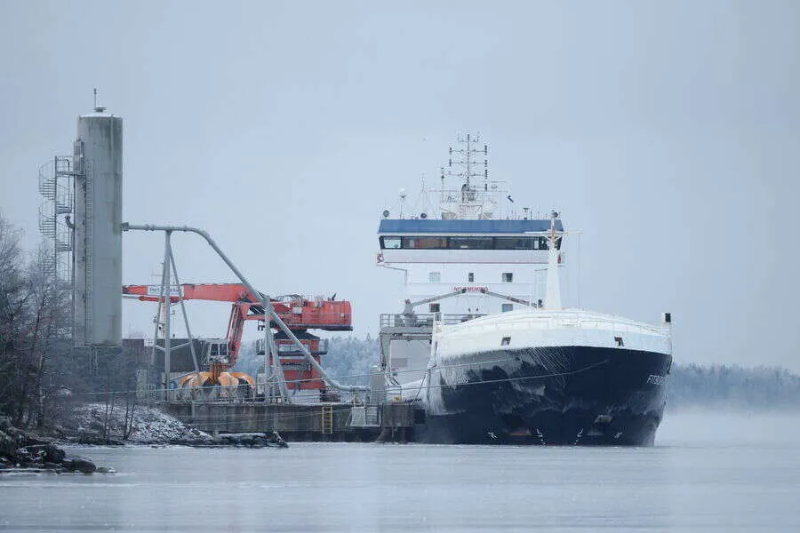 Tulli: Tällaista rahtia Elisan merikaapelin rikkomisesta epäilty laiva ...