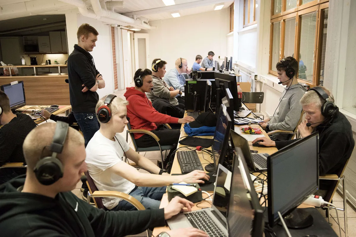 Keskiansio 6 000 e/kk, lyhyt koulutus, paikat auki nyt: ”Me haemme ihan ...