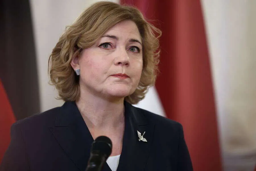 Suomalaiskomissaari varoittaa Elon Muskin X:ää: Poliittista suosimista ...