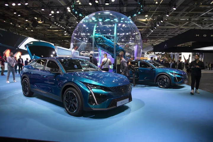 Fastback, sedan vai katumaasturi? Ei mikään niistä, vaan kaikki samassa ...