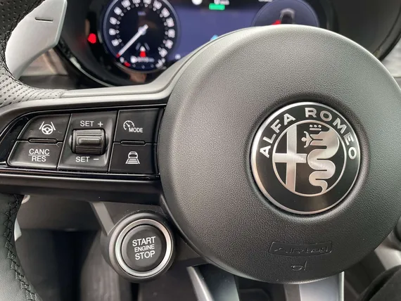 Tämä auto pelasti italialaisen klassikkomerkin – Viivan alle jää ...