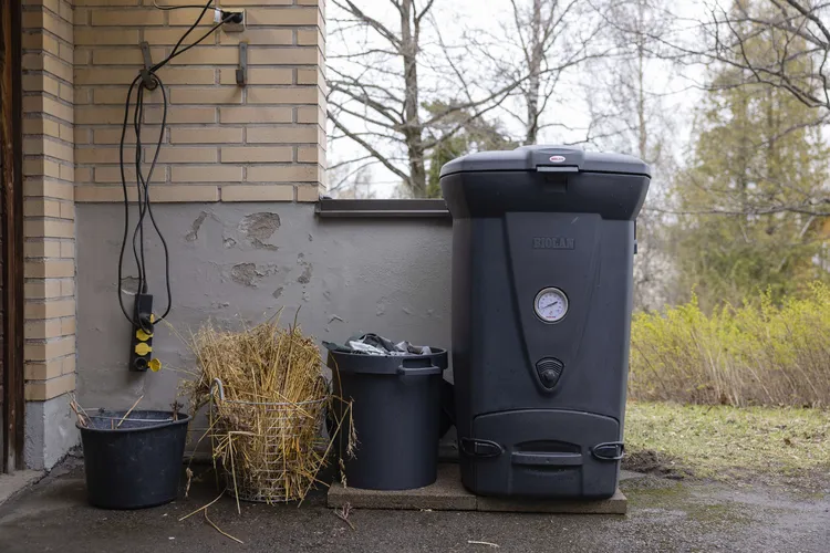 Puutarhuri esitteli menetelmän, jolla rikkaruohoista pääsee eroon ...