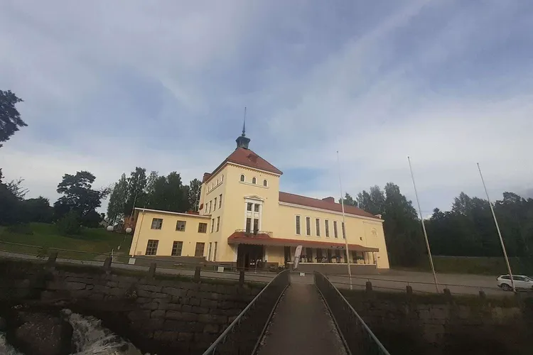 Historiallista linnaa myydään Jämsänkoskella huutokaupassa – Hinta ei ...