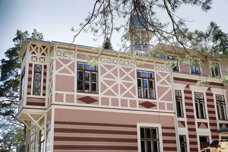 Tältä näyttää Kyösti Kakkosen ostama Rauhalinnan Pitsihuvila – Korkean ...