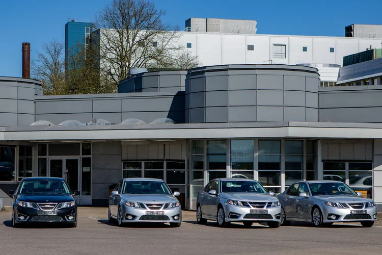 Legendaarisen Saab-tehtaan viimeiset autot huutokaupattiin – Näin ...