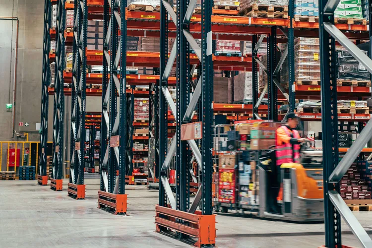 Yle: Yli tuhat työntekijää marssi ulos Keskon varastolta | Talouselämä