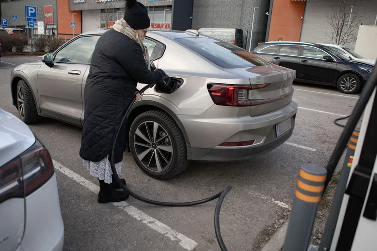 Autojen keski-ikä Suomessa nousee edelleen nopeasti | Tekniikka&Talous