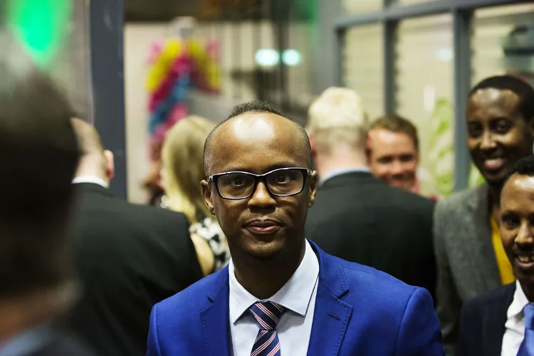 ”Husu” Hussein erotettiin sdp:n valtuustoryhmästä pikapäätöksellä ...