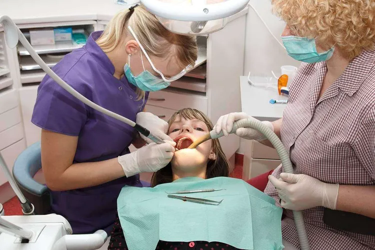 Radio asettuu hampaaseen | Tekniikka&Talous