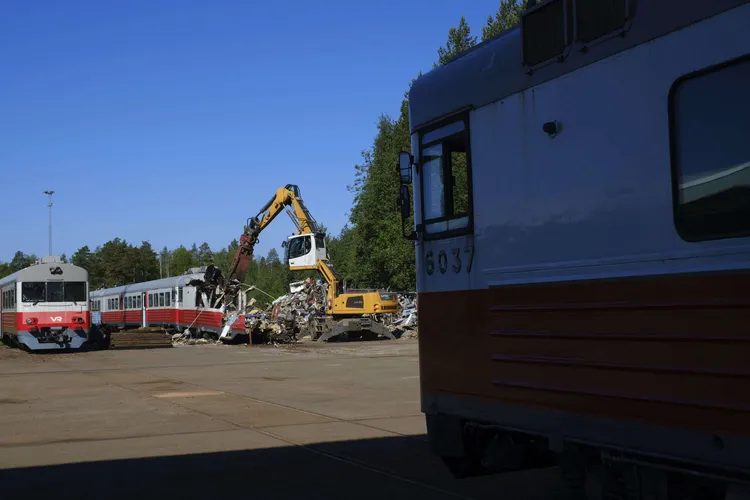 VR lopettaa junakaluston suoran romuttamisen –Jatkossa vanhat vaunut ja ...