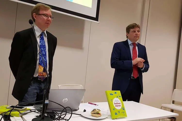 Kuka pelkää teollista internetiä? Uusi kirja neuvoo yrityksiä ...