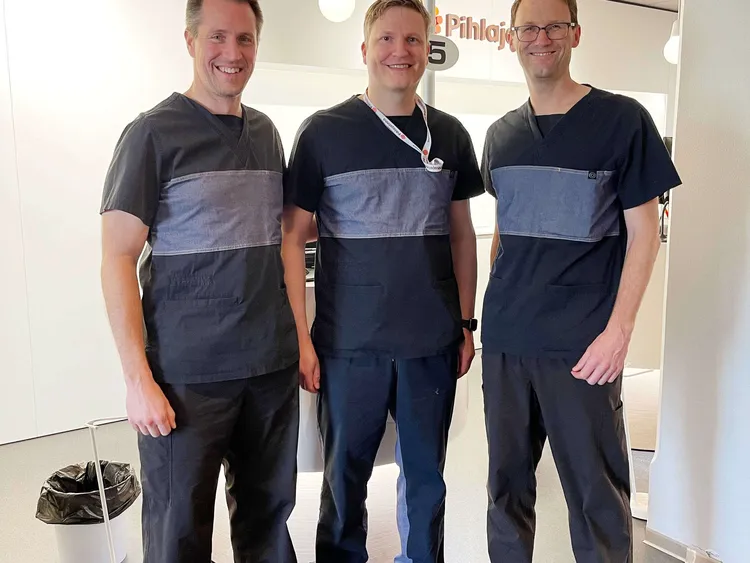 Huippuortopedit tutustuivat polvileikkauksiin Pihlajalinnassa – ”Otamme ...