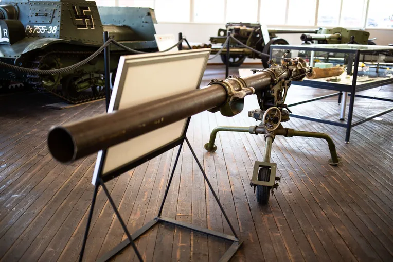 Suomen legendaarinen raskas sinko ”Musti” sai alkunsa salaisesta kylmän ...