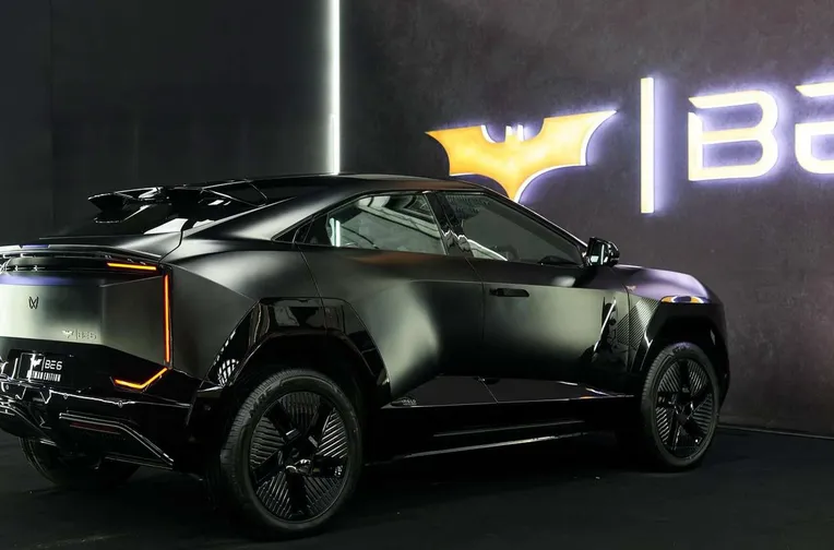 Batman-automalli julkistettiin – Kaikki 999 autoa myytiin alle 3 minuutissa | Tekniikka&Talous