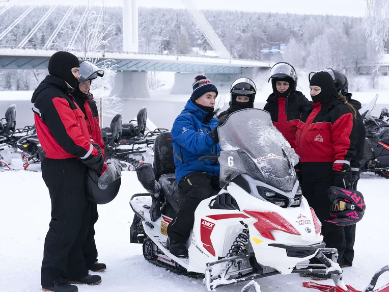 Toimintamatka jopa 140 km eikä akku hyydy pakkasessa ...