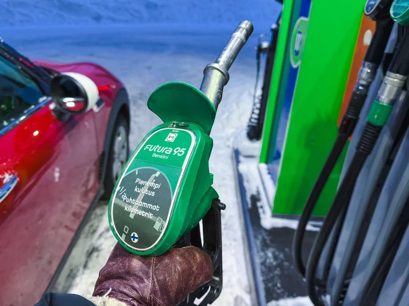 Ulkomaalaisomistajat myivät Nesteen laskuun Lehmuksen aikana – Näin ...