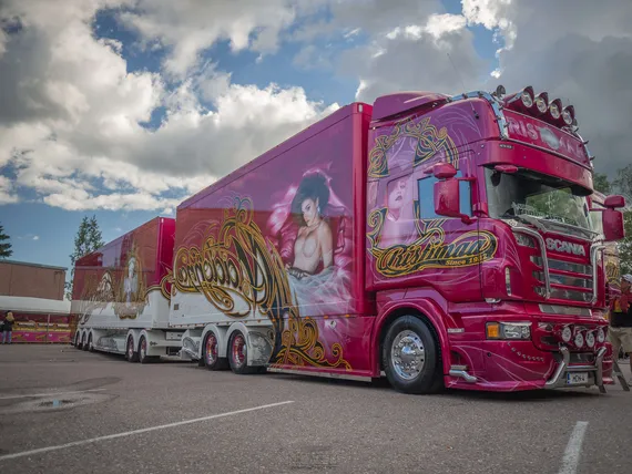 Kuvakatsaus: Tyylikkäitä ja näyttäviä kuorma-autoja | Uusi Suomi