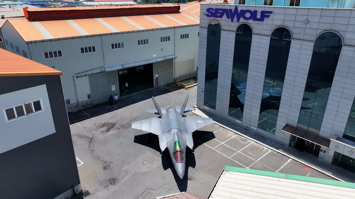 Pumpattava F-35-hävittäjä hämmästyttää – Erottaisitko itse aidosta ...