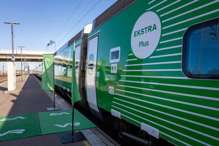 Noin 3,5 v käyttämättä seisseet Pietariin liikennöineet ex-Allegro ...