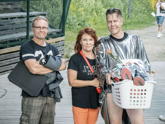 Virve Rosti miehensä Ari ”Nude” Kaasalaisen kanssa ensi-illassa ...