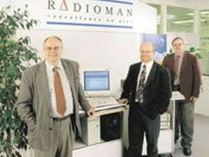 Jutelin radio-ohjelma elää mikrossa | Tekniikka&Talous