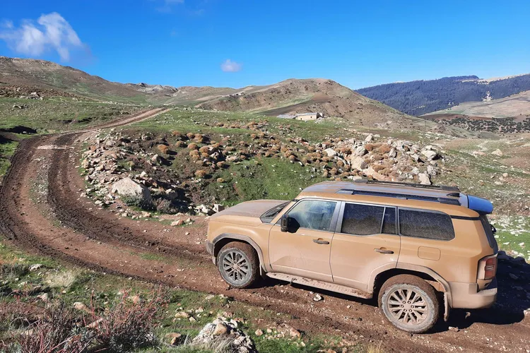 Teho 205 hv, huippunopeus 175 km/h – Uusi Land Cruiser testissä ...