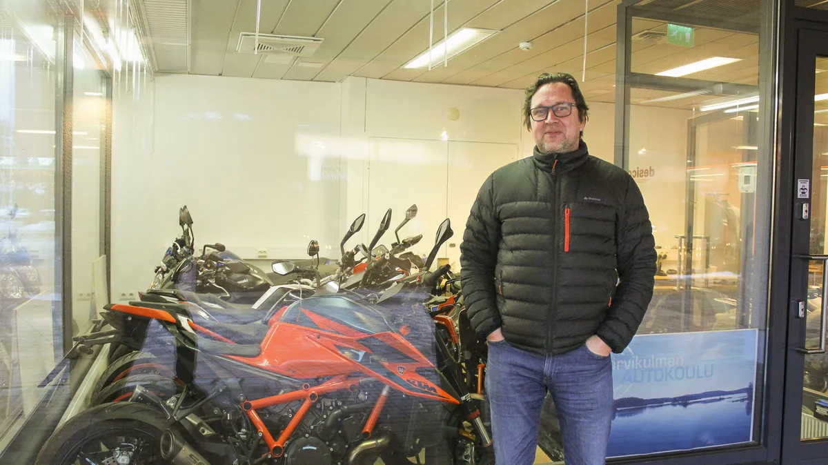 Moottoripyöräopetuksen taso on laskenut – ”Hävettää”, sanoo 1 500 ...