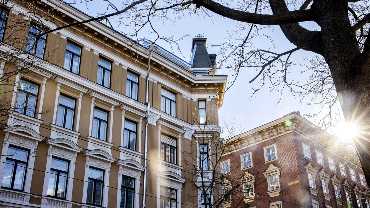 Asuntolainojen yleisin viitekorko puhkaisi nollarajan ja nousi ...