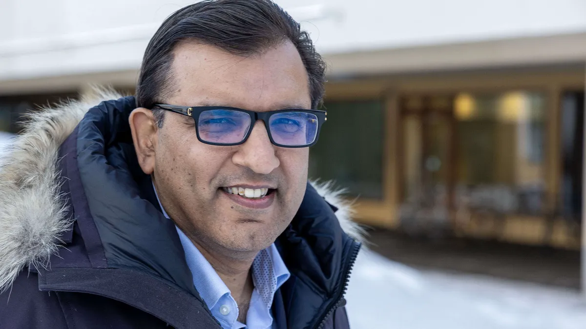 700 000 000 000 dollarin finanssiyhtiön johtaja tylyttää ...