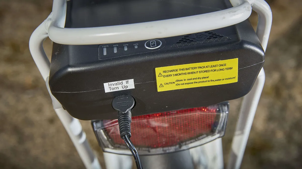 Näin voi käydä, jos lataat sähköpyörää sisällä: ”Ei saa sammumaan ...