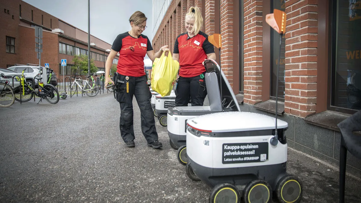 Näin robotit roudaavat ostoksia Otaniemessä – mutta voiko niillä tilata ...